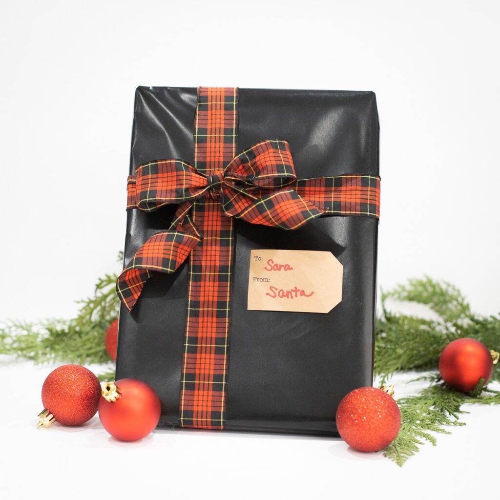 To and From Holiday Kraft Gift Tags for Gift Wrapping | InStockLabels.com