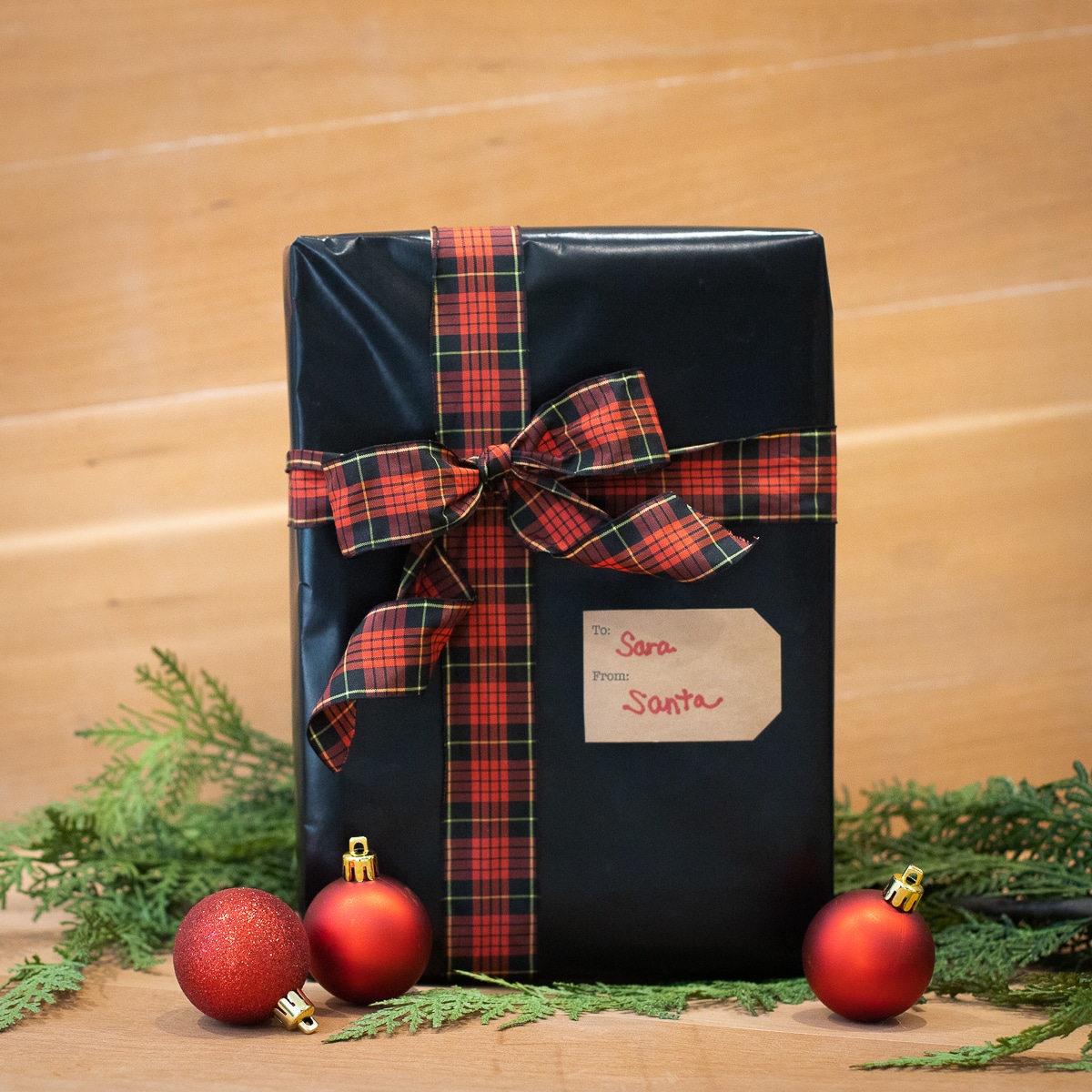 To and From Holiday Kraft Gift Tags for Gift Wrapping | InStockLabels.com